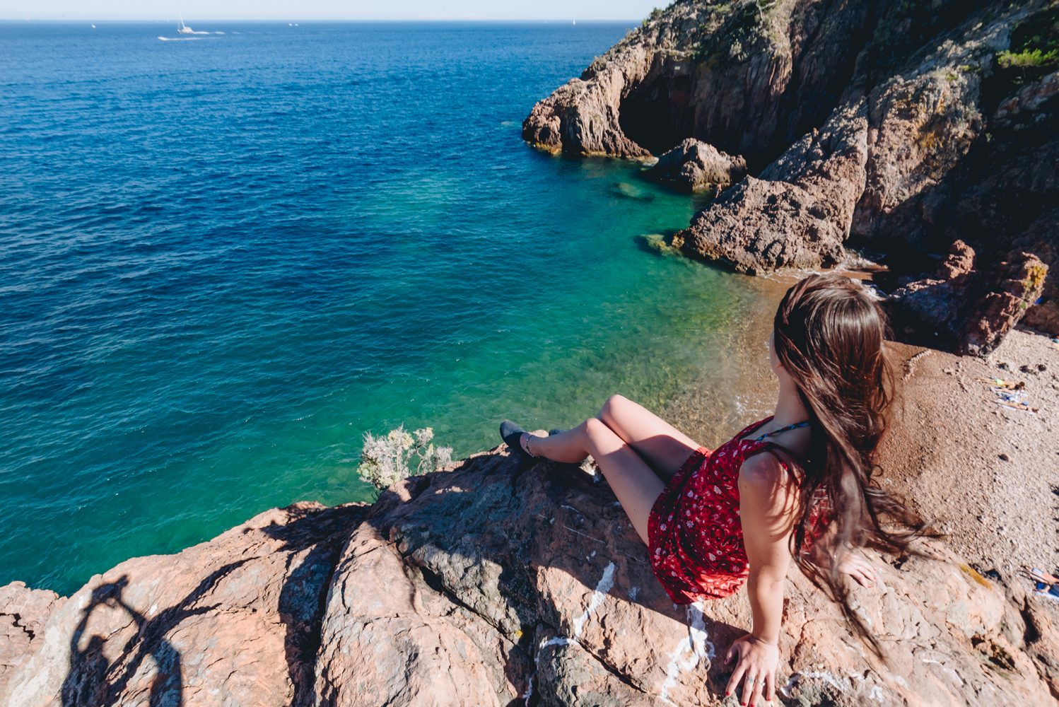 La sublime plage de la Pointe de l’Aiguille à Théoule-sur-Mer - L'Oiseau Rose